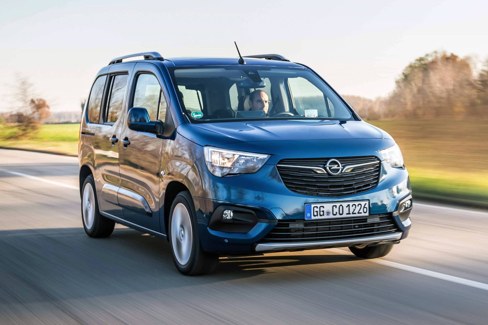 Opel Combo recebe motor 1.3 Puretech com 130 CV e caixa automática ...