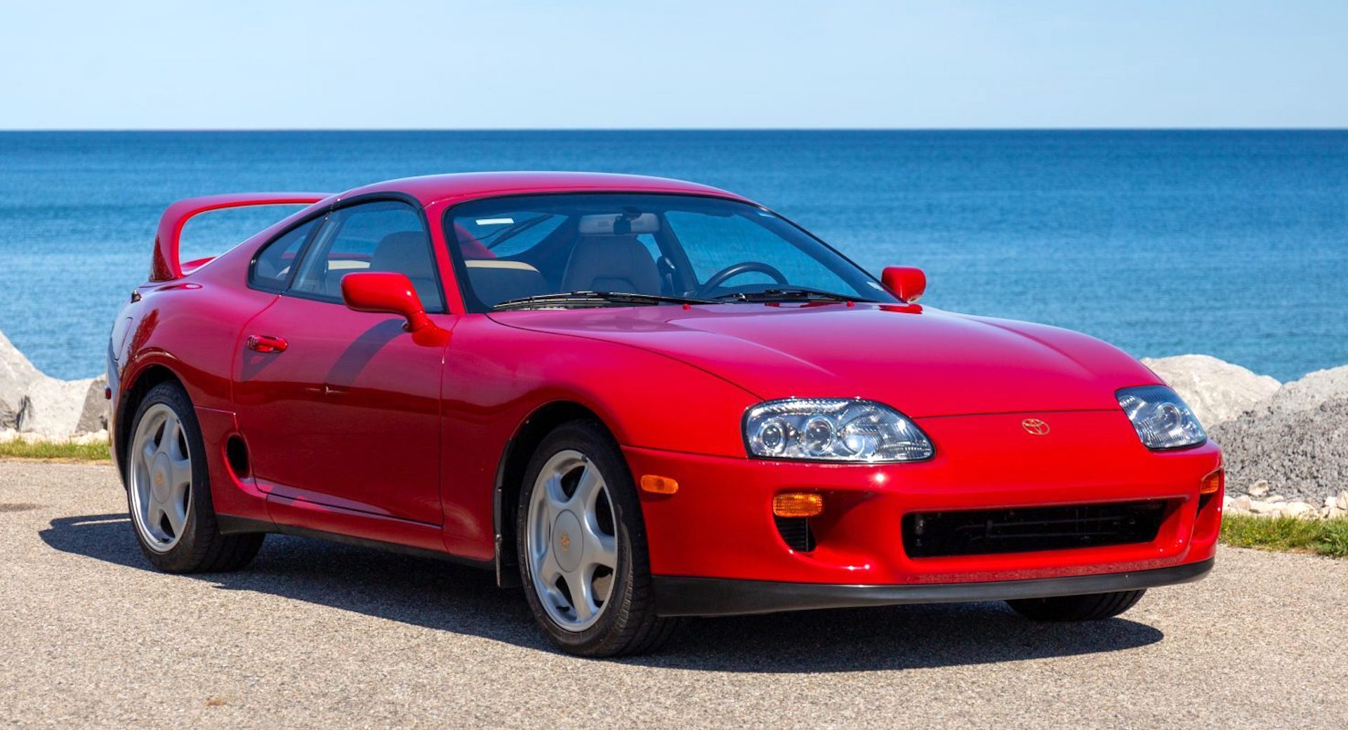 Este Toyota Supra de 1995 está a ser leiloado e licitação mais alta já ...