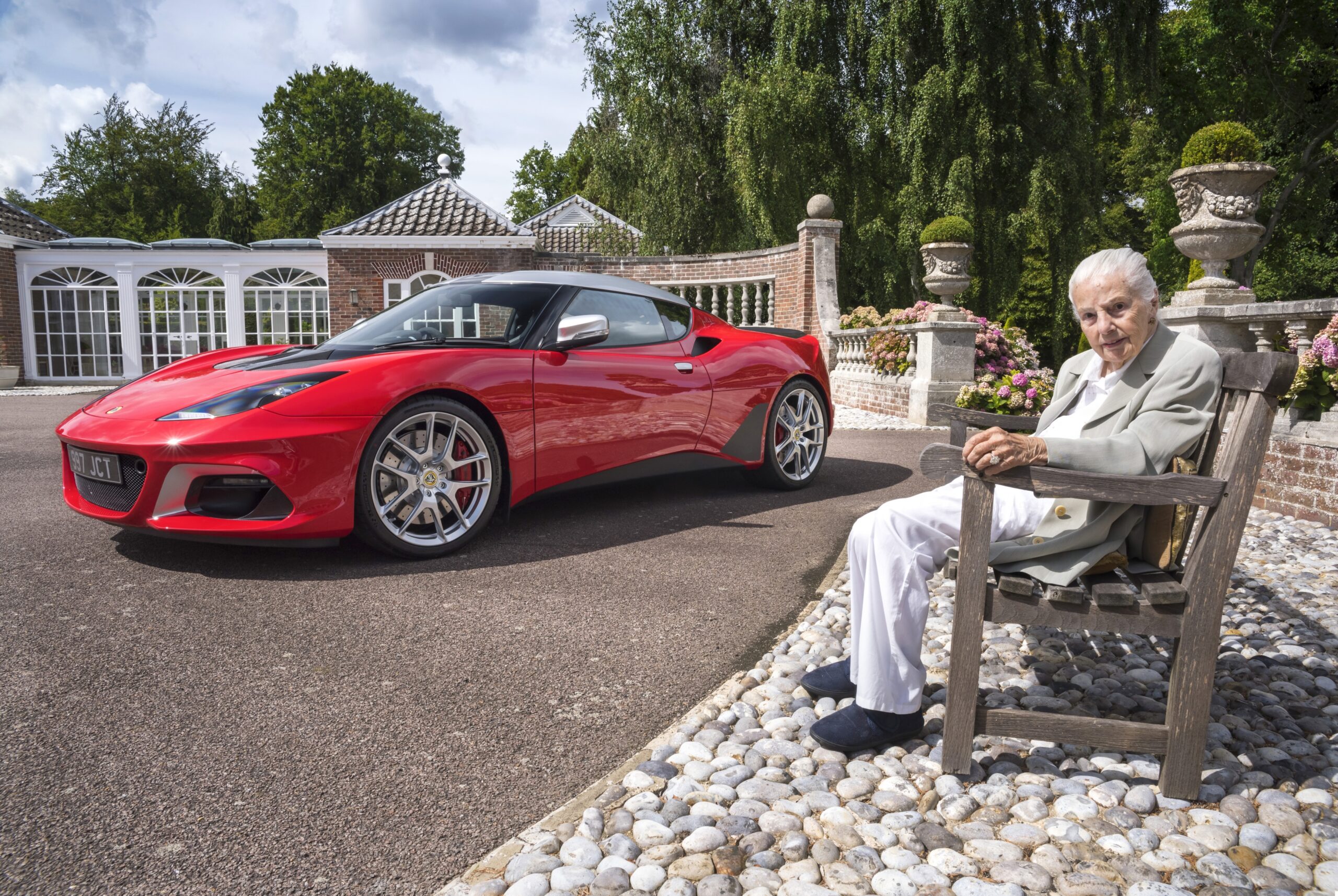 Faleceu Hazel Chapman, mulher de Colin Chapman e co-fundadora da Lotus ...