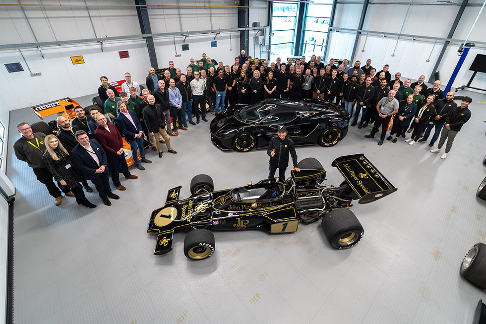 O dia em que Fittipaldi recordou o Lotus 72T e conheceu o novo Evija ...
