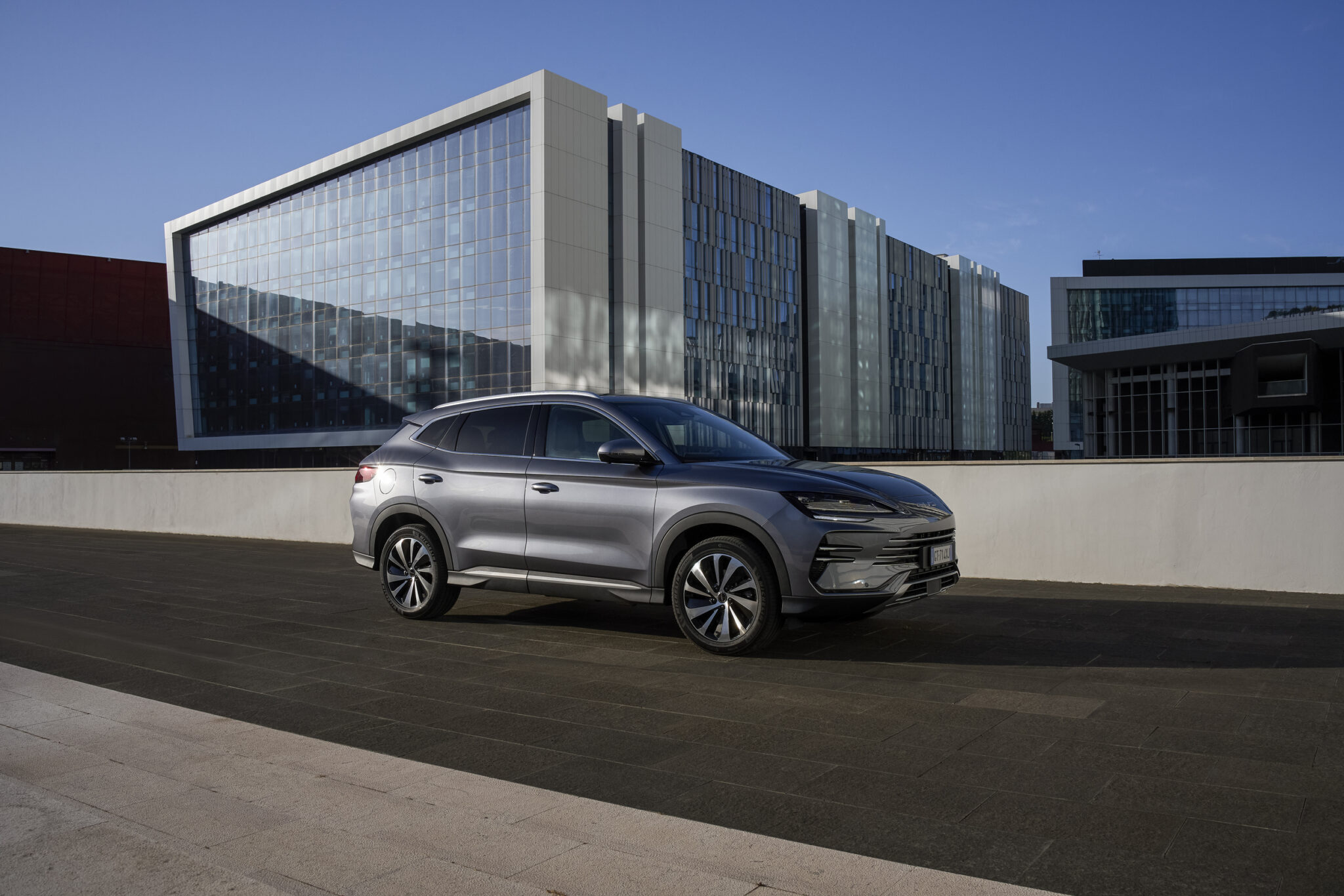 BYD SEAL U DM-i: O primeiro PHEV da marca chinesa na Europa | Automais